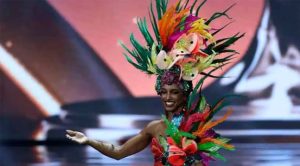 Miss Jamaica en cuidados intensivos luego de caerse en pasarela del ...