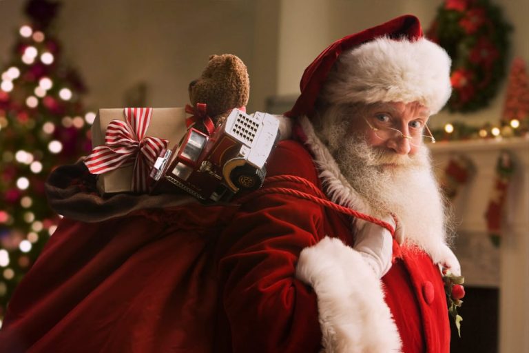 Santa era flaco y su traje no siempre fue rojo, era de color verde ...